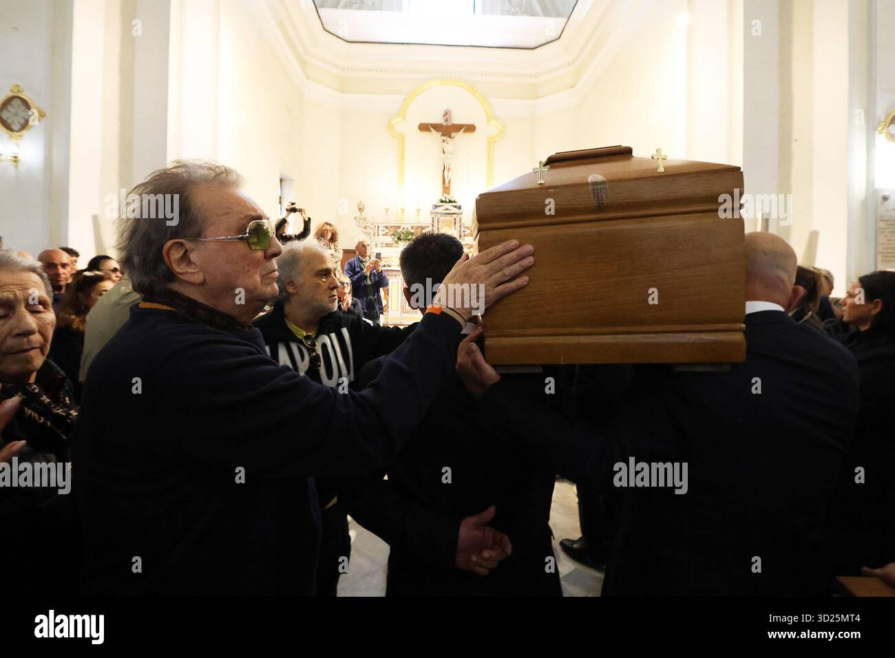 James Senese's funeral in Naples in Miano, photo by Tullio De Piscopo ...