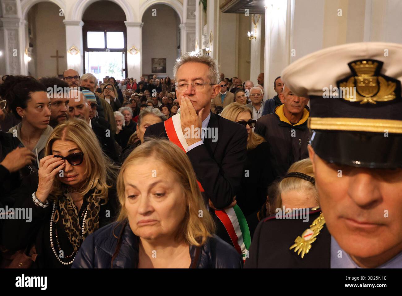 James Senese's funeral in Naples; Mayor Manfredi is pictured in Miano ...