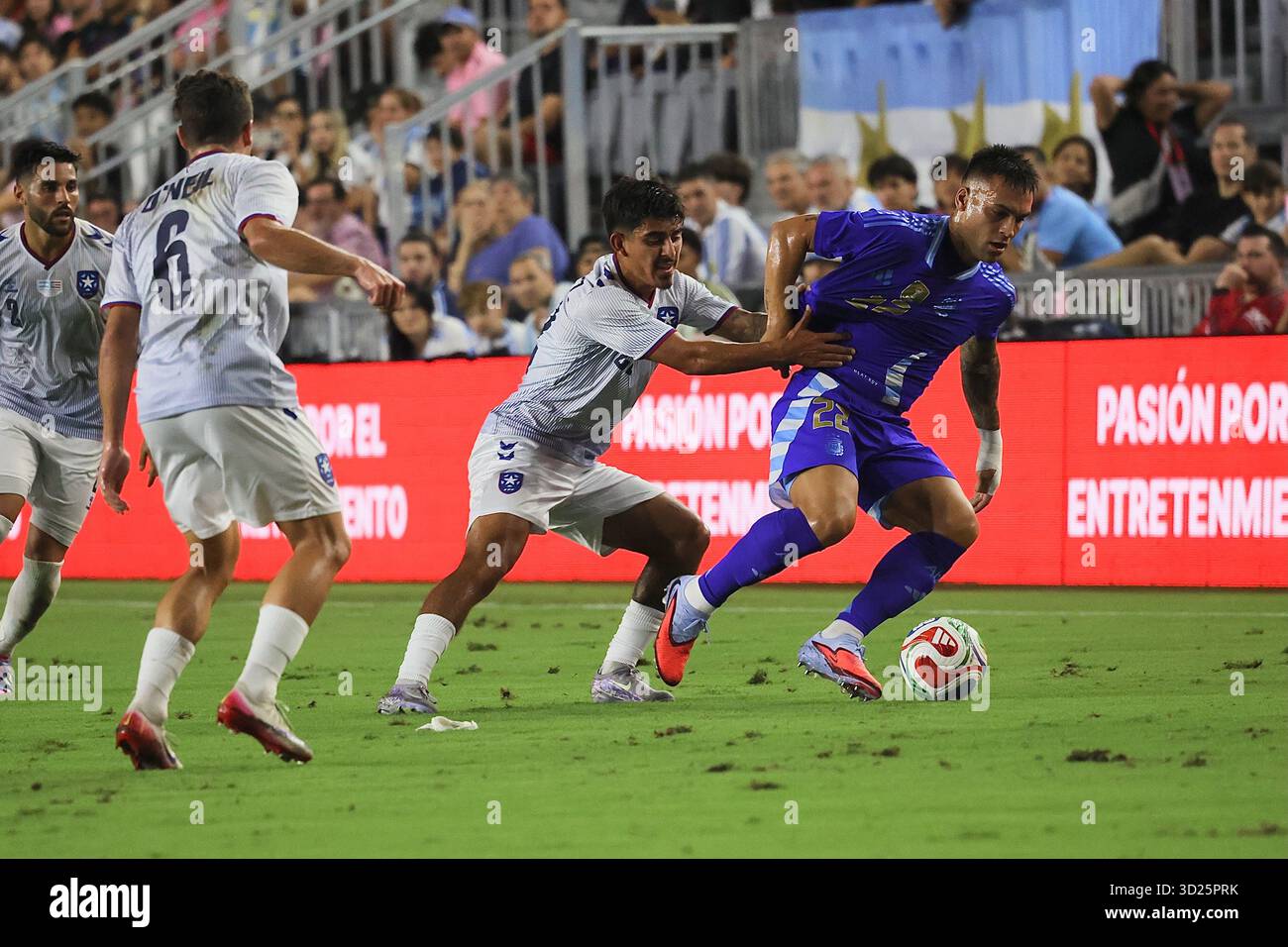 Argentina Men’s National Team forward Lautaro Martinez (22) tries to ...