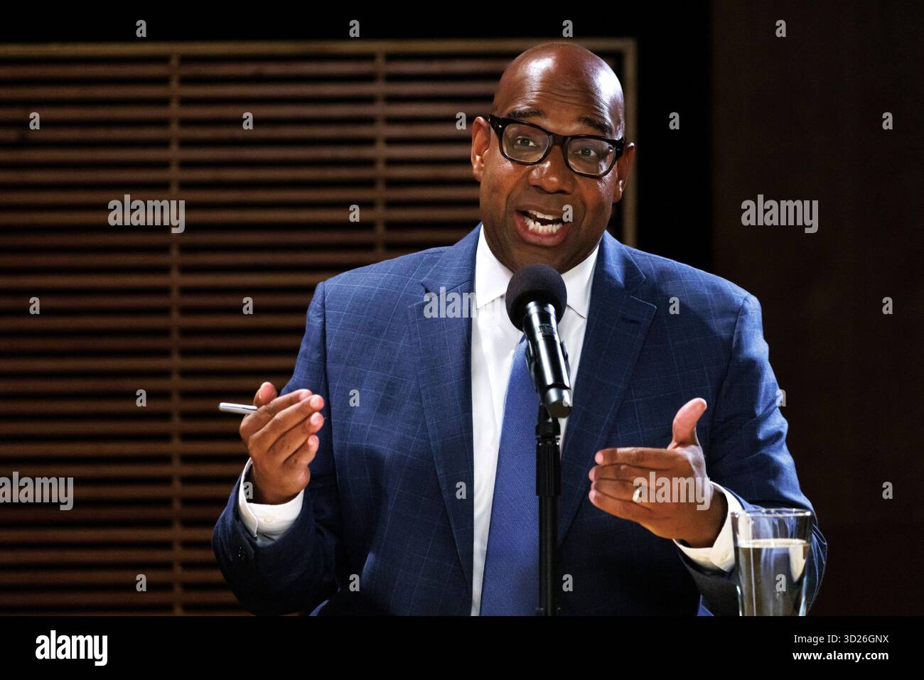 Minneapolis mayoral candidate DeWayne Davis speaks during a debate at ...