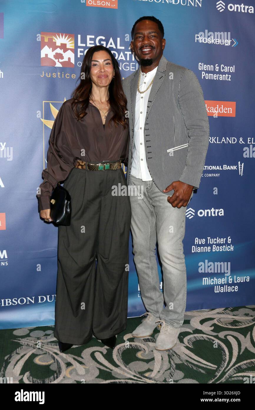 Beverly Hills, USA. 30, October, 2025. Pictured left to right, Kristen ...