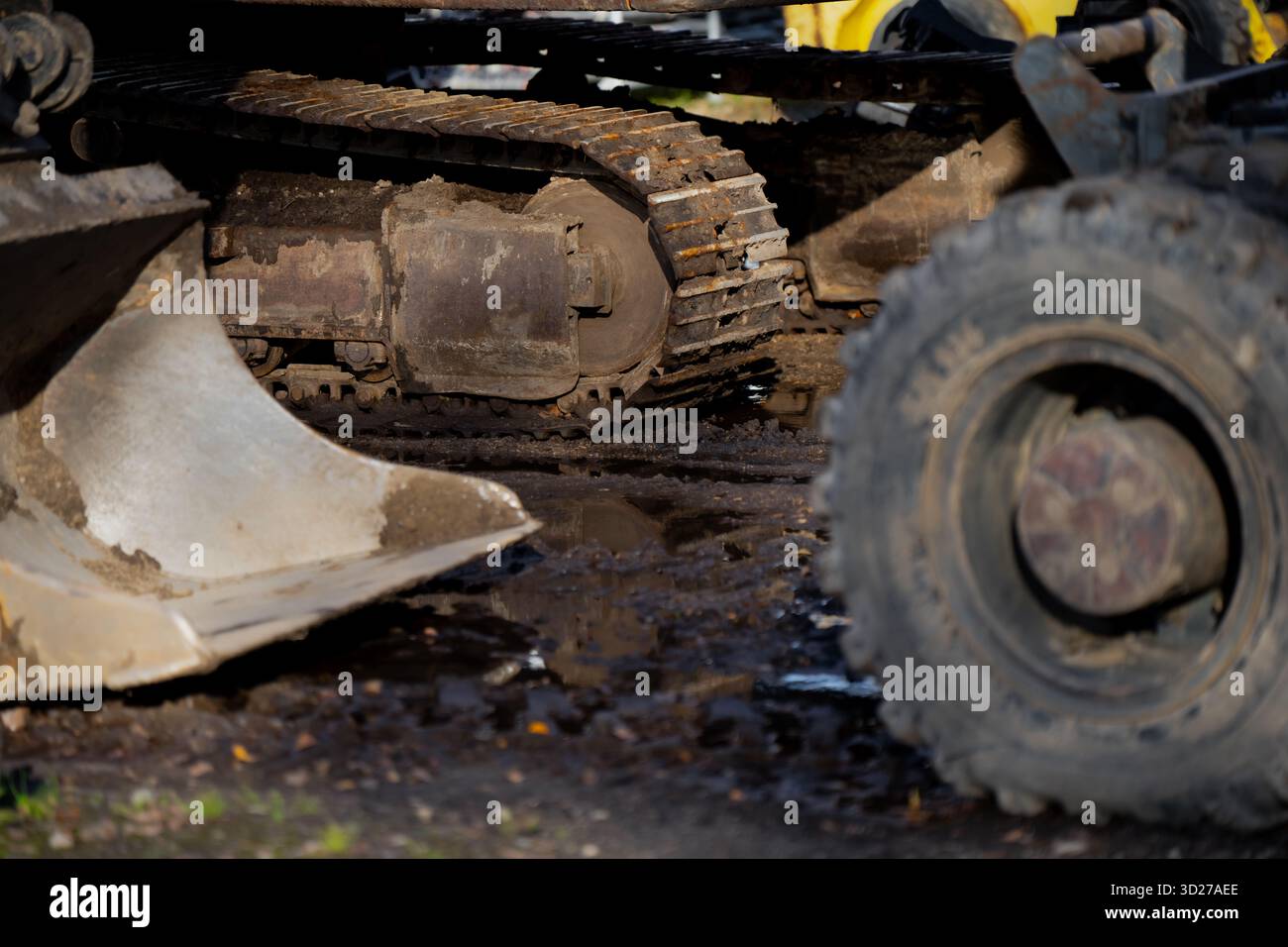 Excavator crawler track system hi-res stock photography and images - Alamy