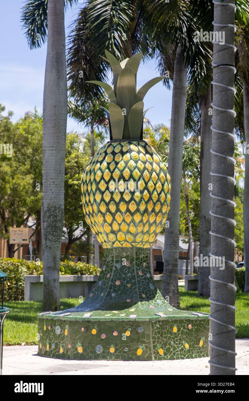 Giant Pineapple Sculpture at the Delray Courthouse Stock Photo - Alamy