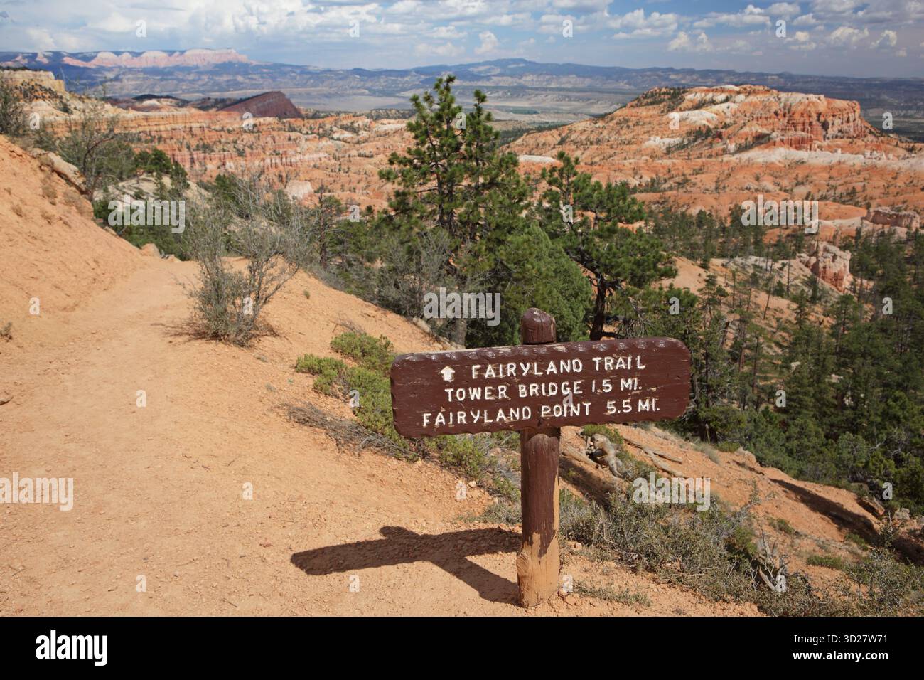 Fairyland Trail sign post Bryce Canyon National Park, Utah, with cliffs ...