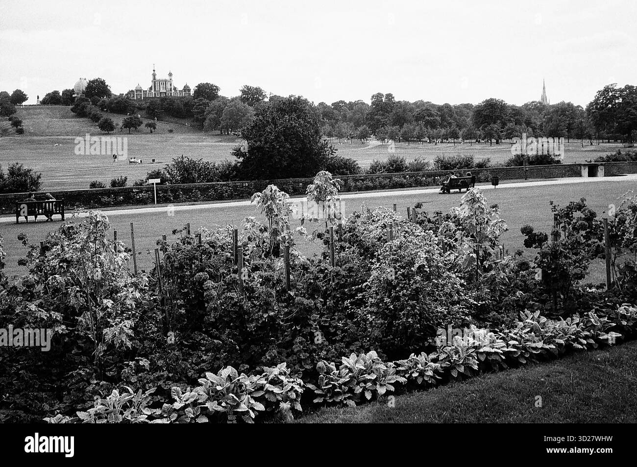 Greenwich meridian green light Black and White Stock Photos & Images ...