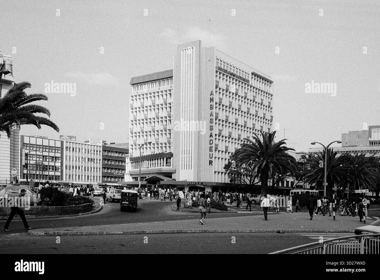 Image showcases modern building Black and White Stock Photos & Images ...