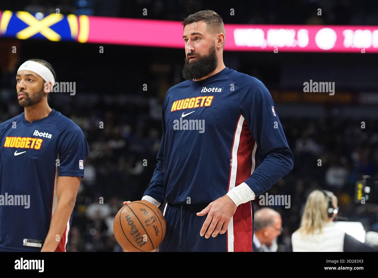 Denver Nuggets center Jonas Valanciunas (17) in the first half of an ...