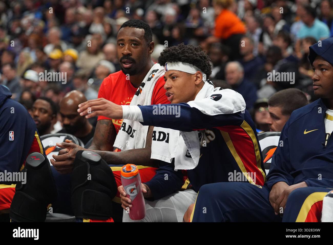 New Orleans Pelicans rookie guard Jeremiah Fears, front, confers with ...
