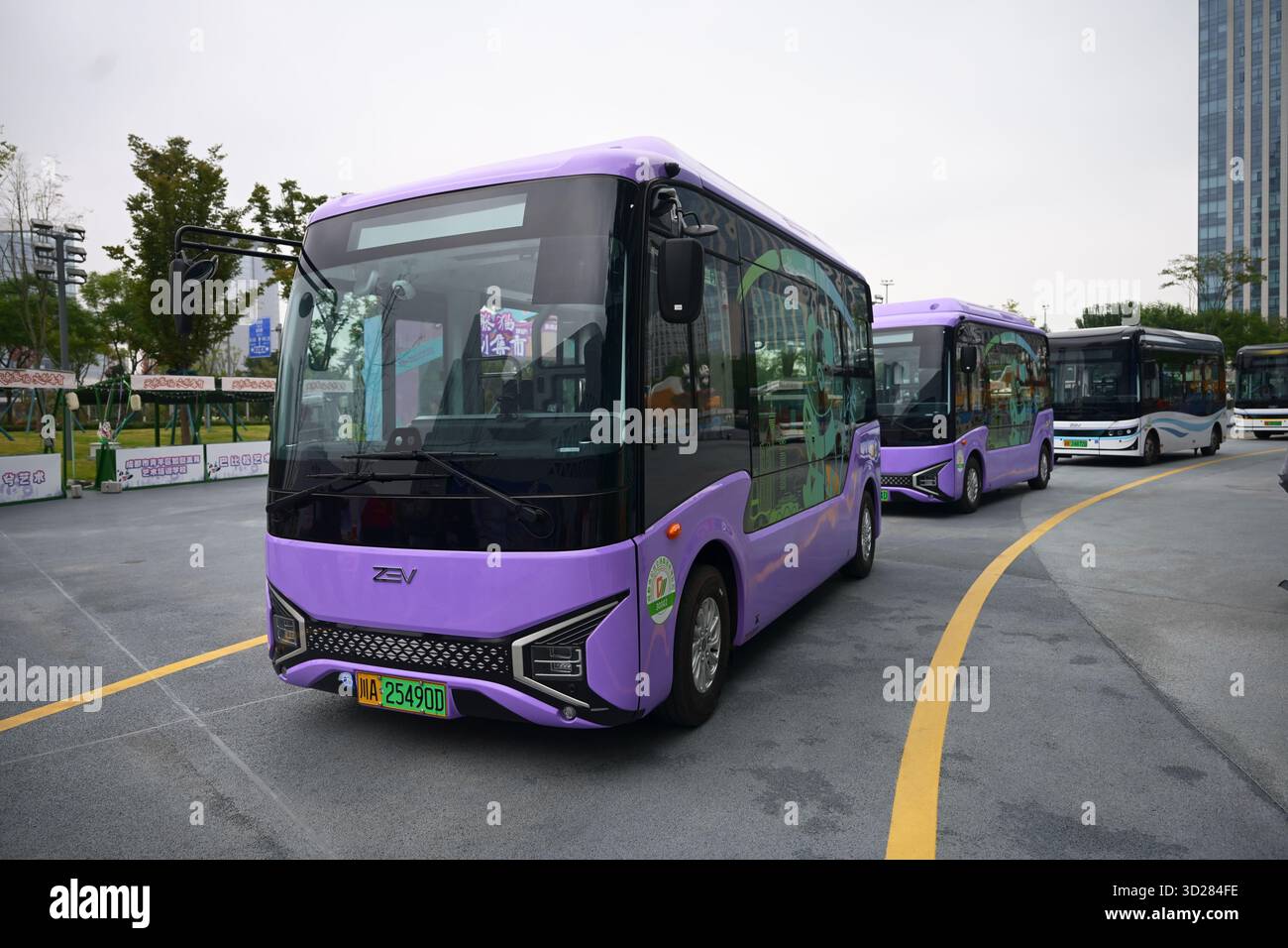 Chengdu,China.30th October 2025. The new fleet of 280 pure electric ...