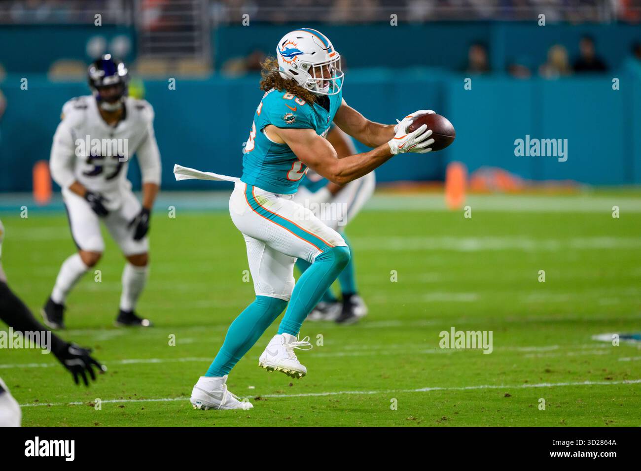 Miami Dolphins tight end Greg Dulcich (85) catches the ball during an ...