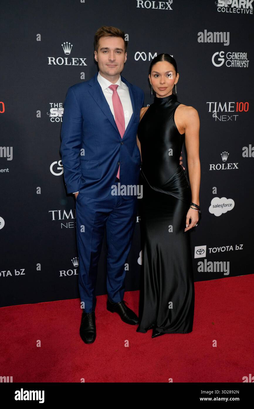 New York, United States. 30th Oct, 2025. Alex Bruesewitz, Bella Golden ...