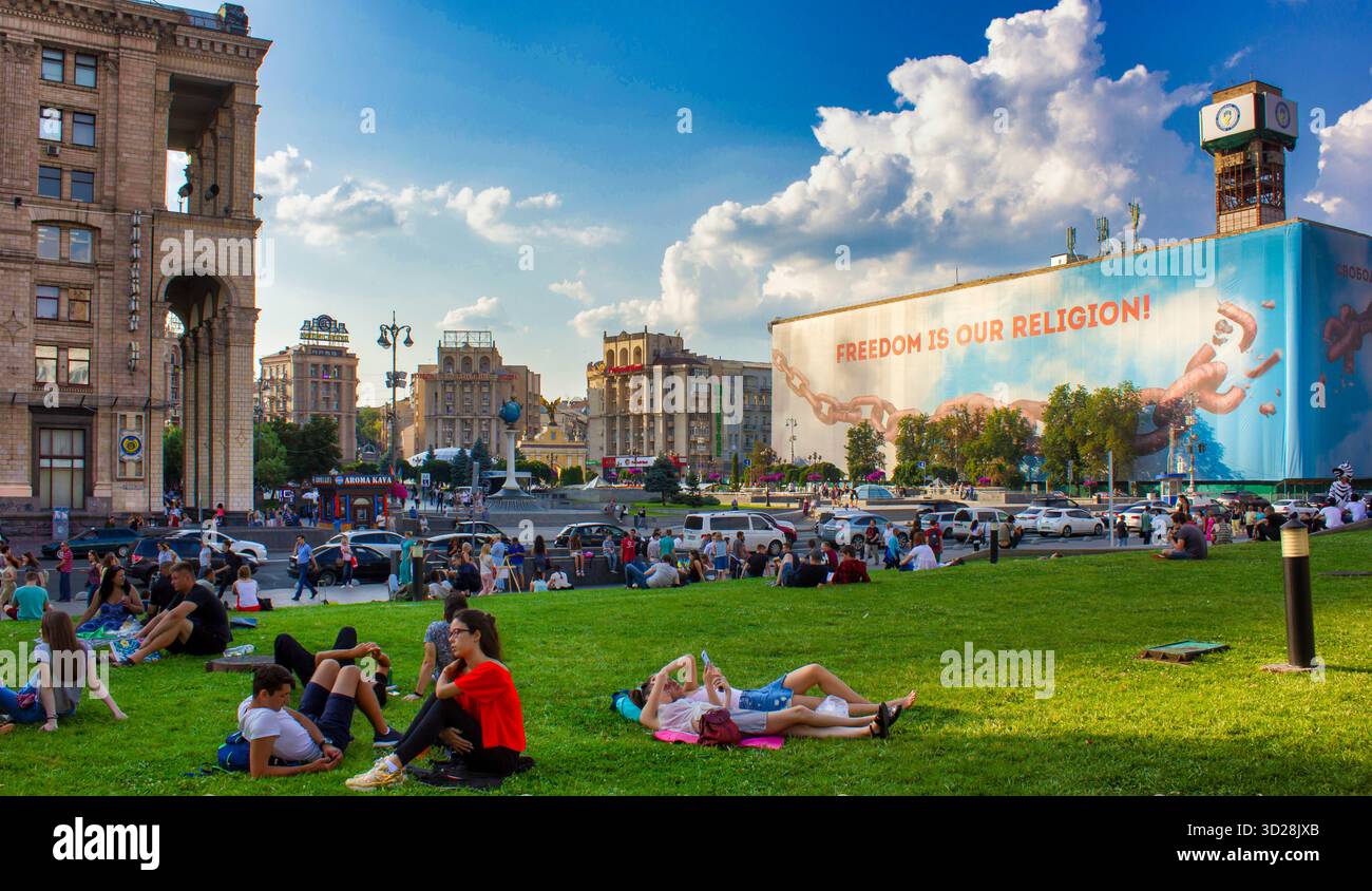 Mingling architectures hi-res stock photography and images - Alamy