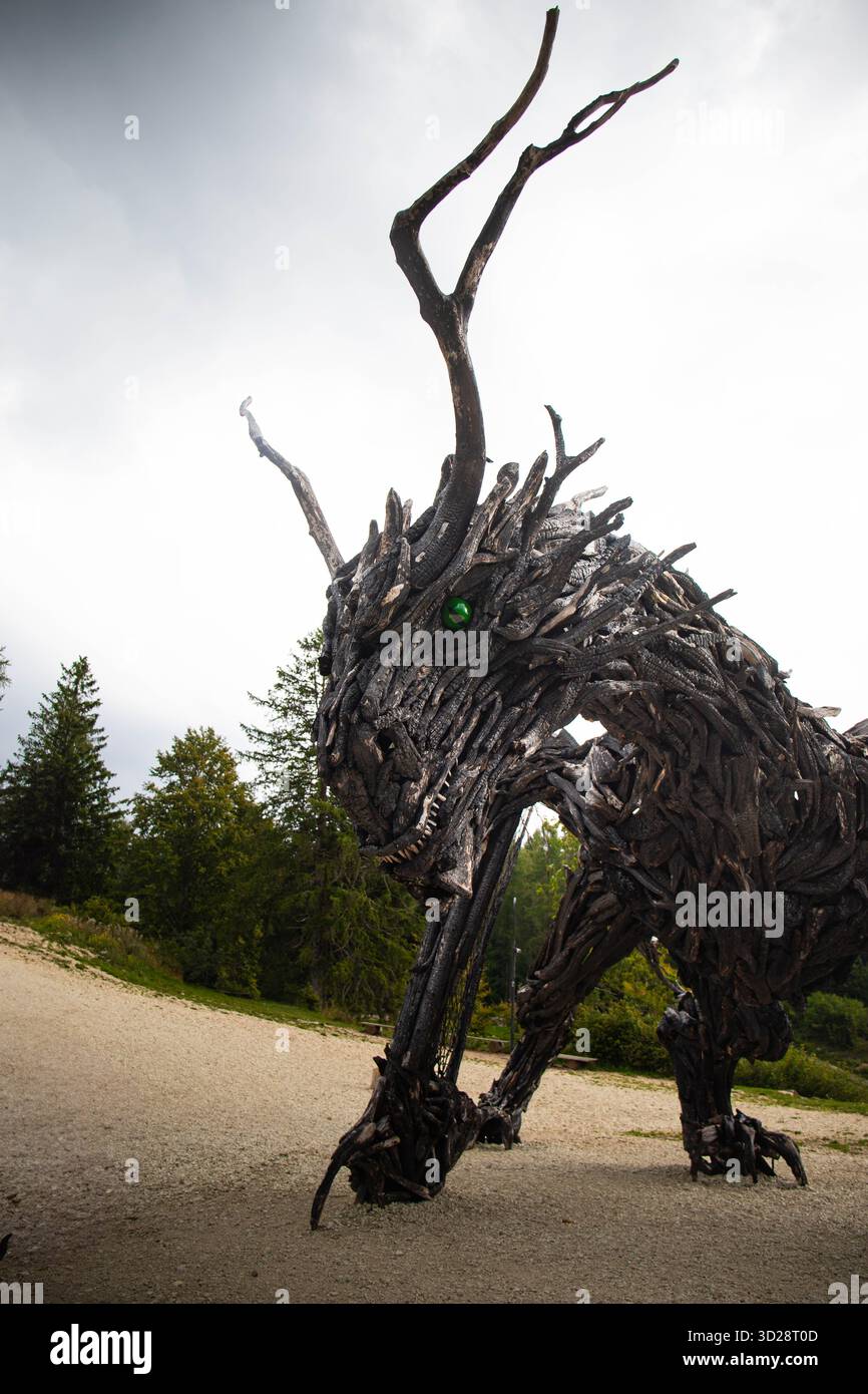 The terrific face of Drago Vaia, the largest wooden dragon sculpture in ...