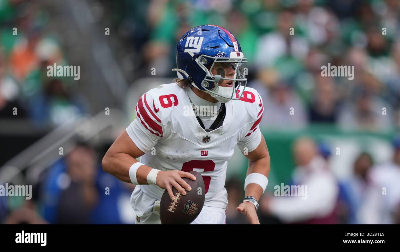 New York Giants' Jaxson Dart plays during an NFL football game against ...