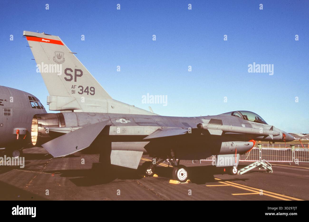 Vintage General dynamics F-16 fighting falcon fast jet compact fighter ...