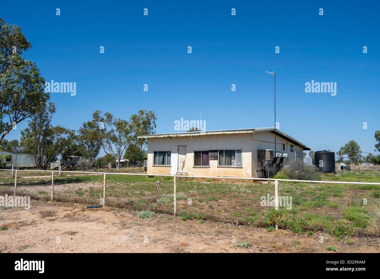Small house in Muttaburra, Queensland, Australia Stock Photo - Alamy