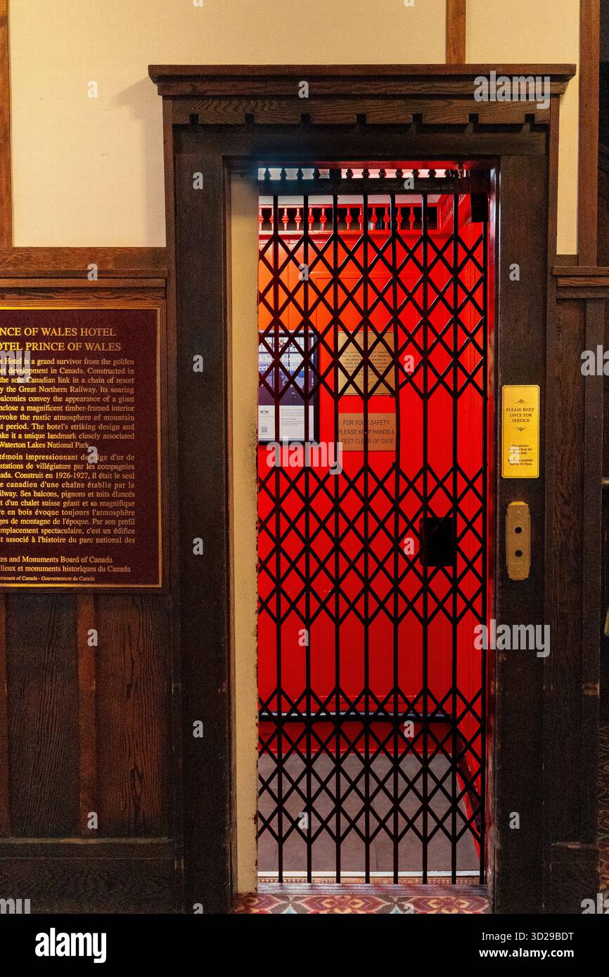 Old fashioned elevator hi-res stock photography and images - Alamy