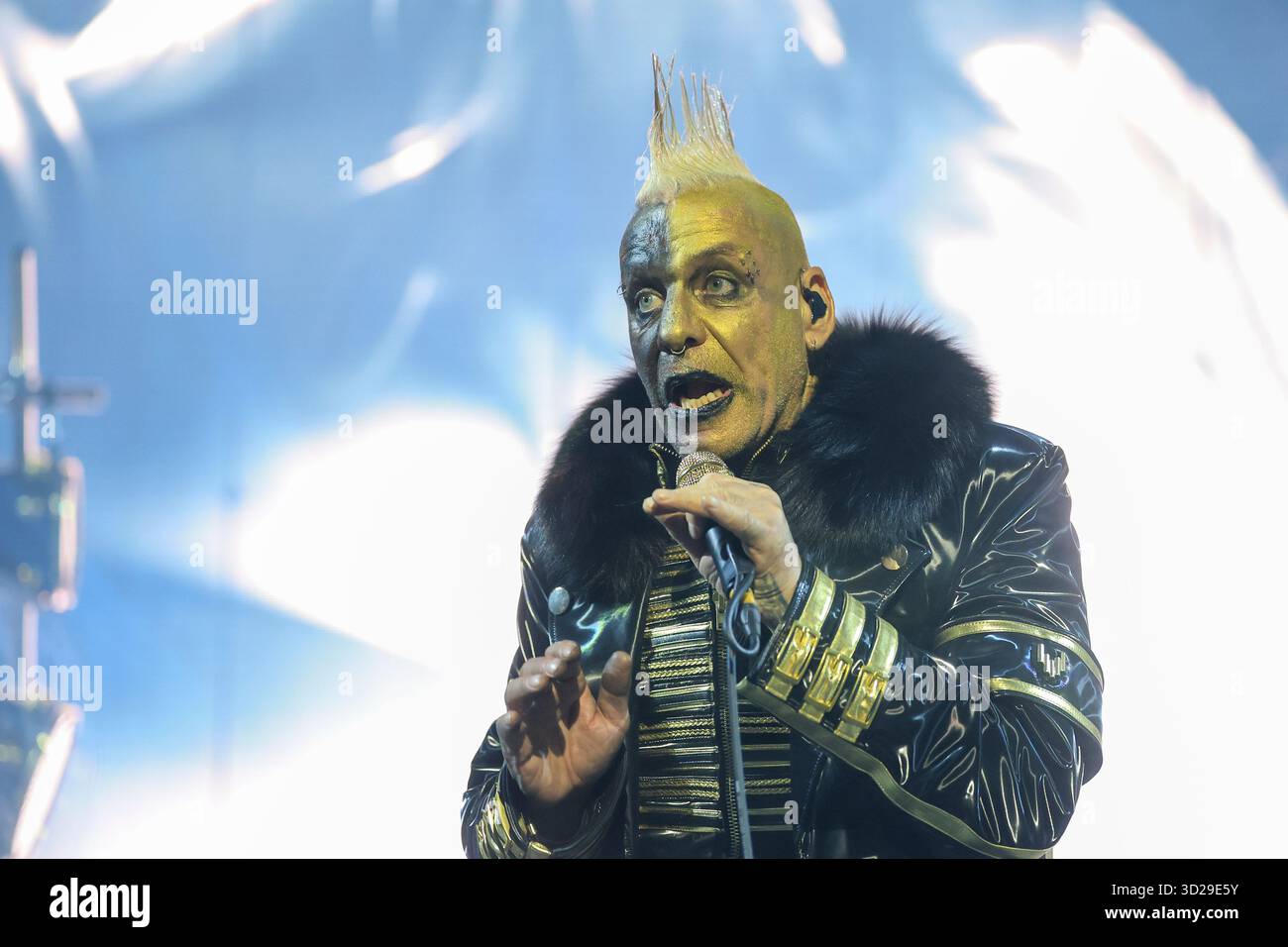 29 October 2025, Saxony, Leipzig: Till Lindemann sings "Meine Welt" on ...