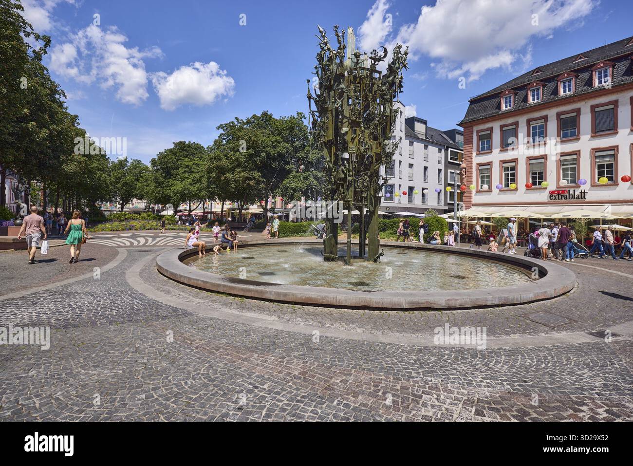 Cafe Extrablatt, carnival fountain, fountain with bronze sculptures ...