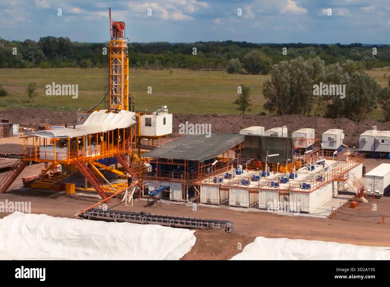 Drilling rig, equipment at the site of oil drilling Stock Photo - Alamy