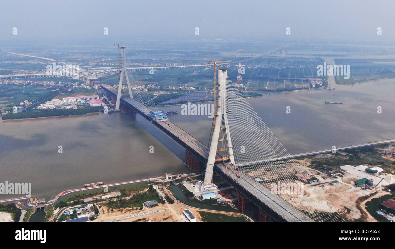 (251031) -- GUANGZHOU, Oct. 31, 2025 (Xinhua) -- An aerial drone photo ...
