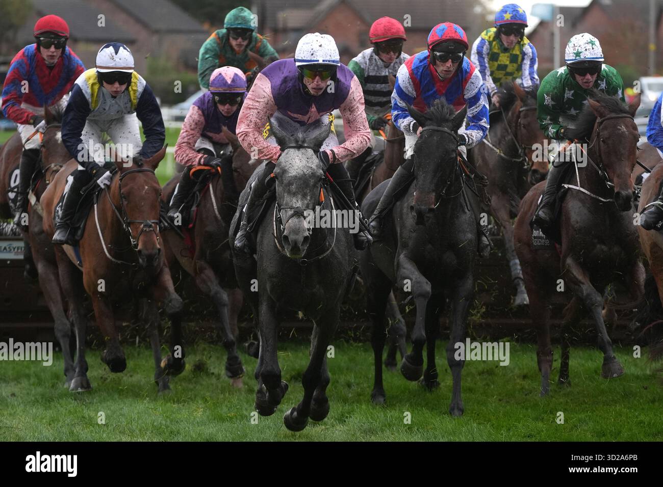 Creadan Grace ridden by James Smith (centre, pink and purple silks) on ...