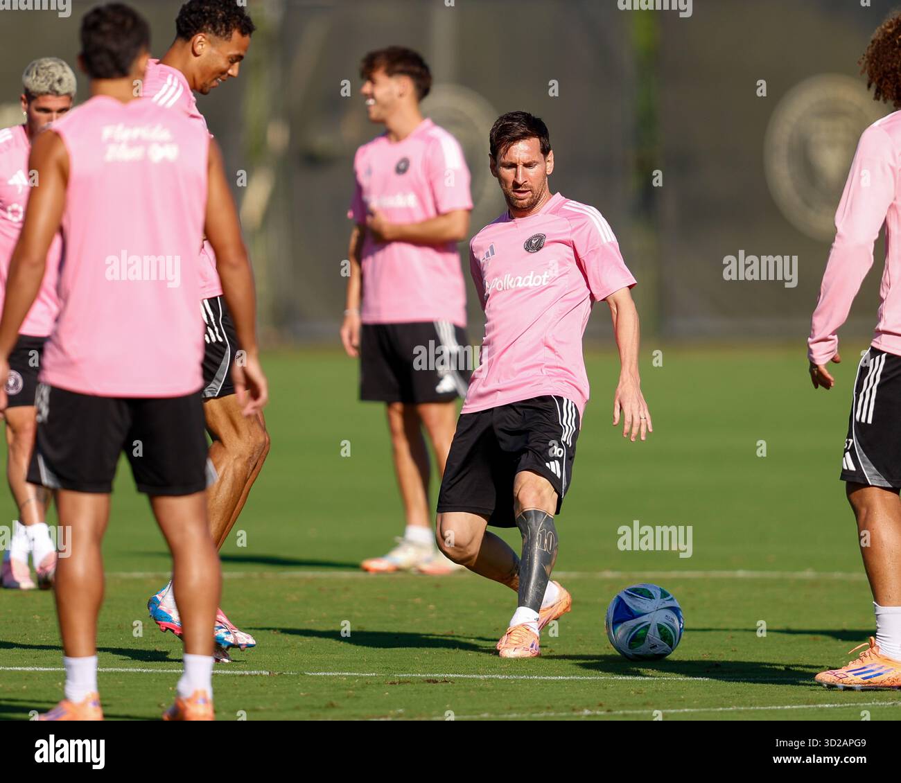 FORT LAUDERDALE, FL - OCTOBER 31: Inter Miami forward Lionel Messi (10 ...