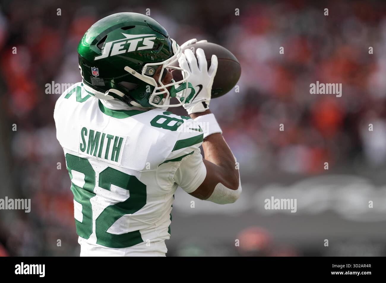 New York Jets wide receiver Arian Smith (82) catches a pass during an ...
