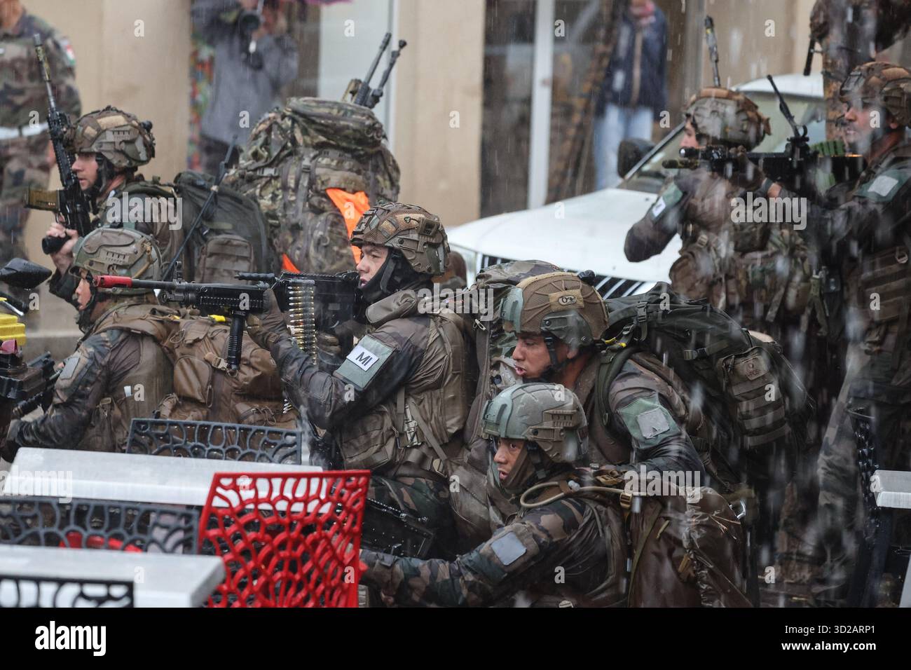 Legionnaires of the French 2nd REP, Regiment Foreigner paratroopers ...