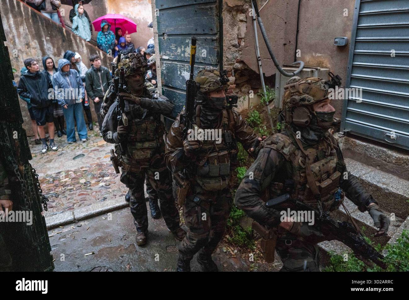 Legionnaires of the French 2nd REP, Regiment Foreigner paratroopers ...