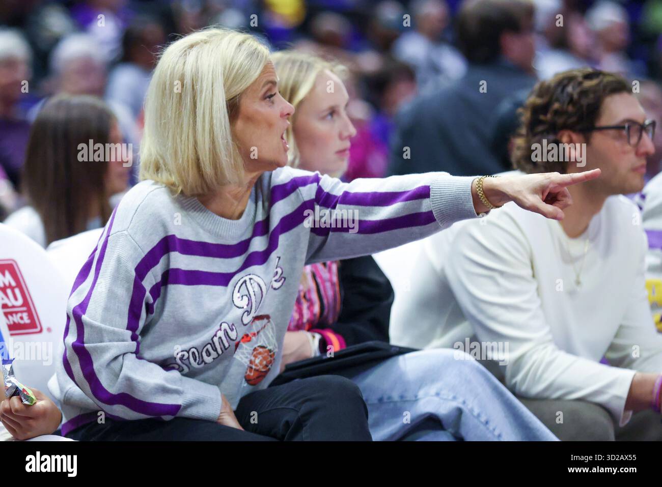 LSU Tigers head coach Kim Mulkey reacts to a play during the second ...