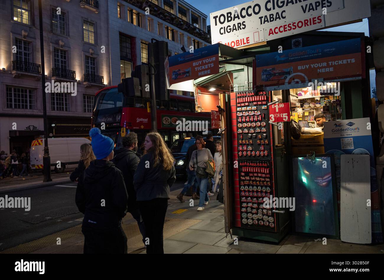 Cigarettes kiosk uk hi-res stock photography and images - Alamy
