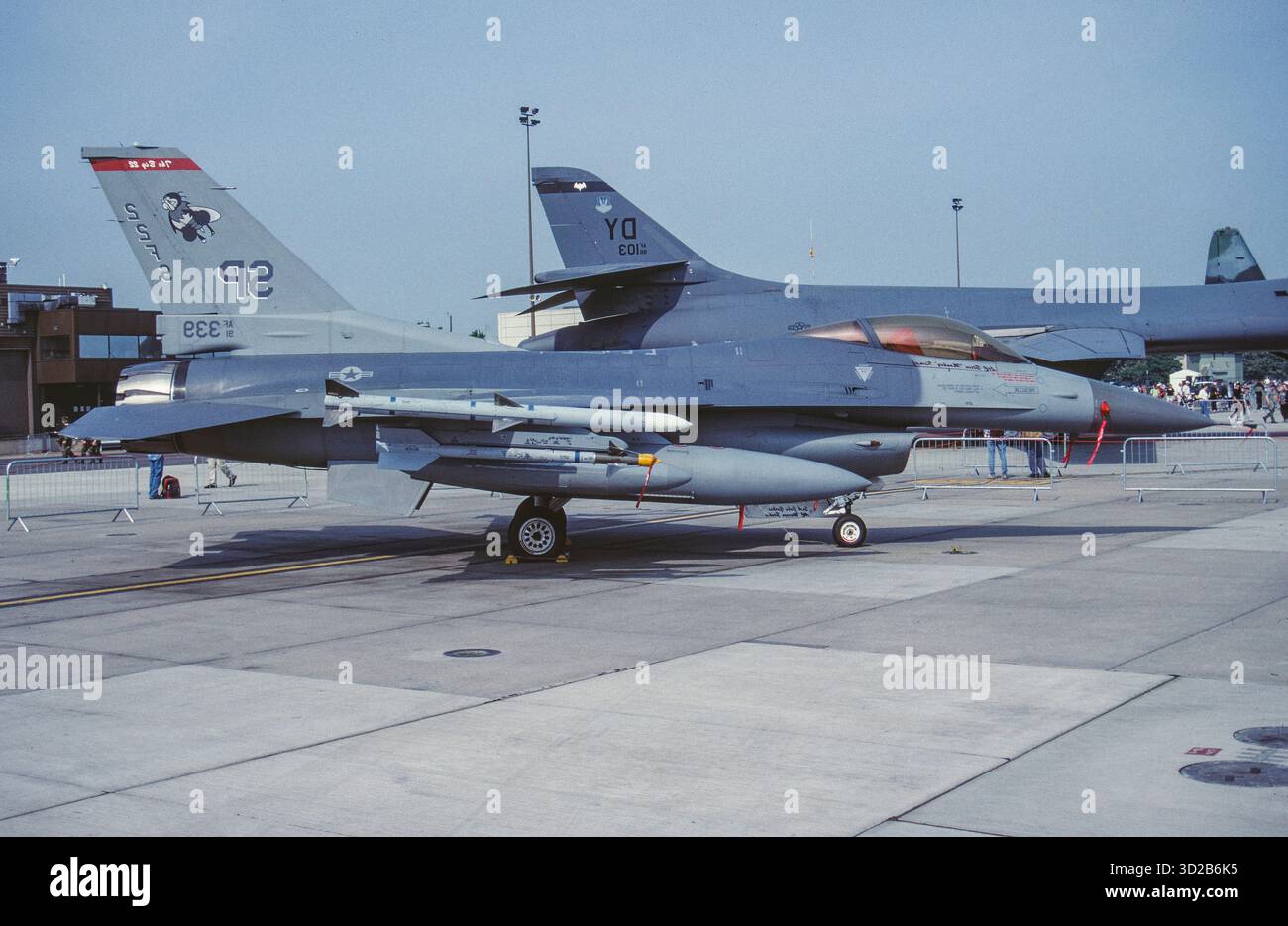 Lockheed Martin F16 Fighting Falcon fast combat multirole jet fighter ...