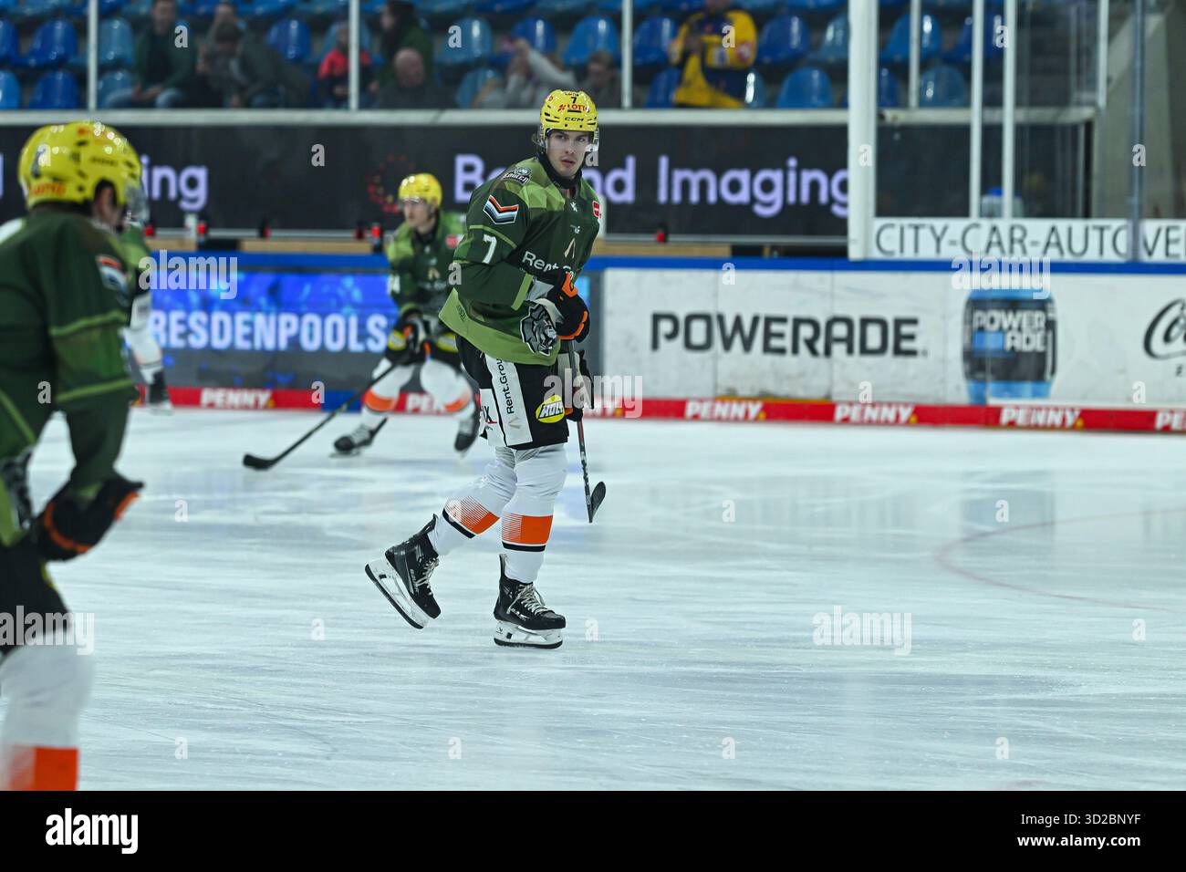 Ty Glover (Loewen Frankfurt, #7) Dresdner Eisloewen vs. Loewen ...