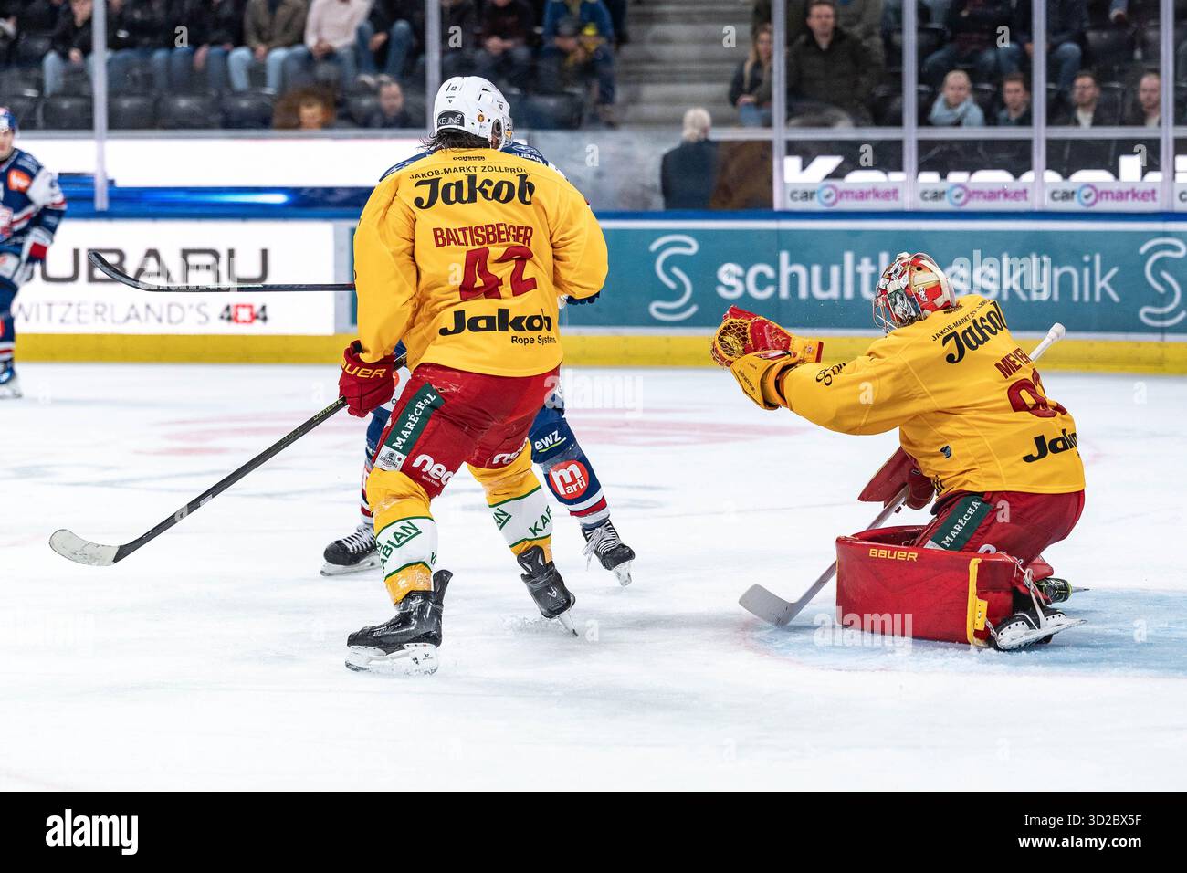 31/10/2025, Zurich, Swiss Life Arena, NL: ZSC Lions - SCL Tigers, #91 Goaltender Robin Meyer ...