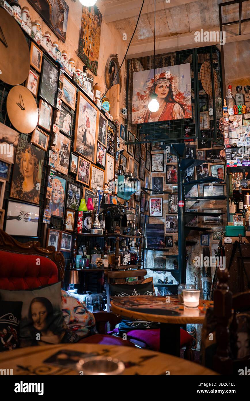 Cozy gallery cafe interior hi-res stock photography and images - Alamy