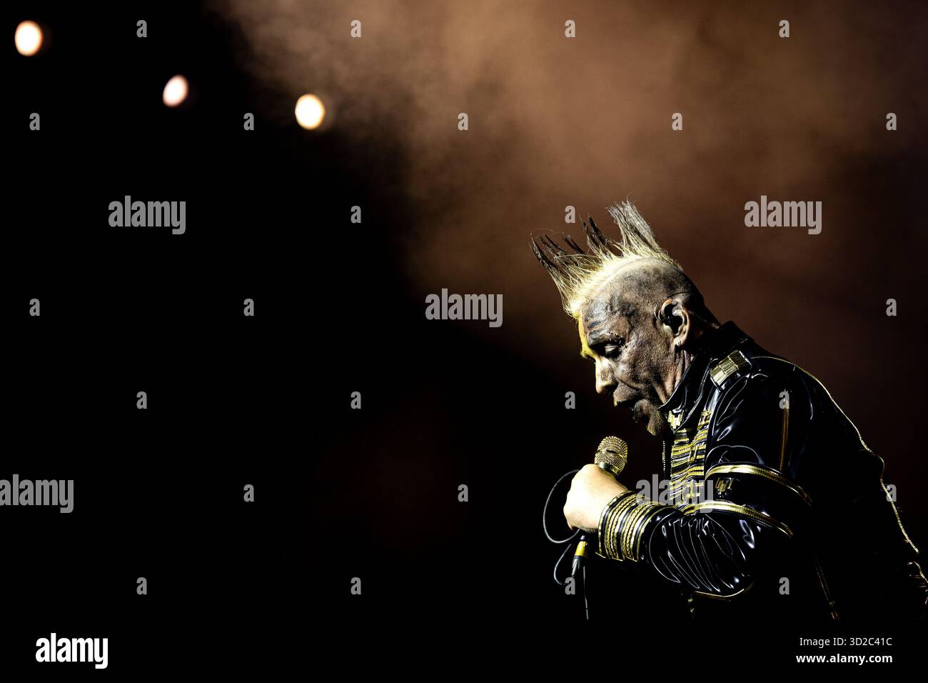 AMSTERDAM - Till Lindemann during a solo performance (Meine Welt Tour ...