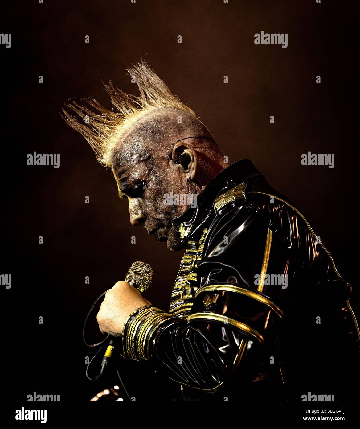 AMSTERDAM - Till Lindemann during a solo performance (Meine Welt Tour ...