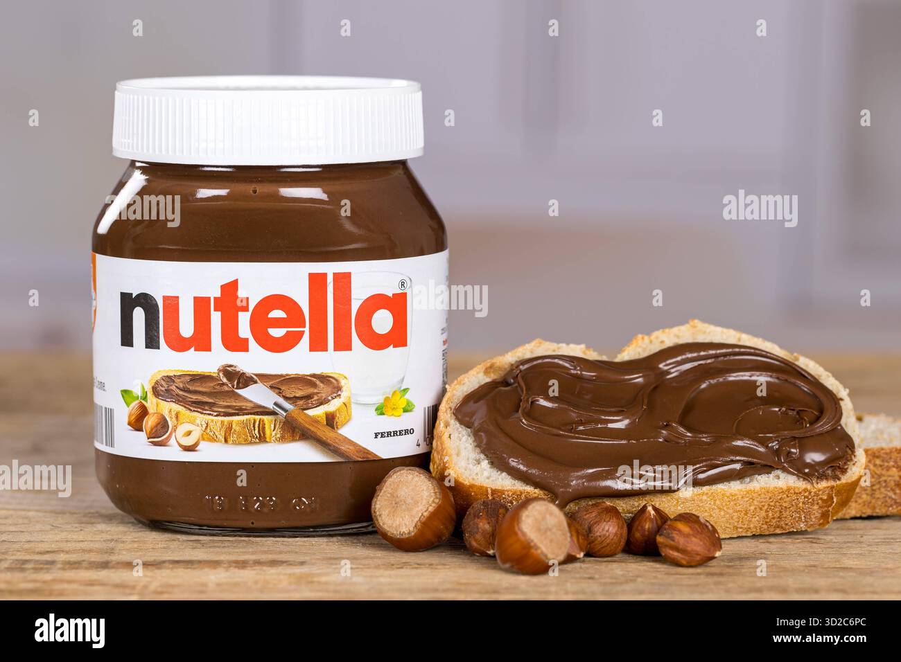 Nutella Nuss Nougat Creme 450g Glas auf Brot mit Logo in Stuttgart ...