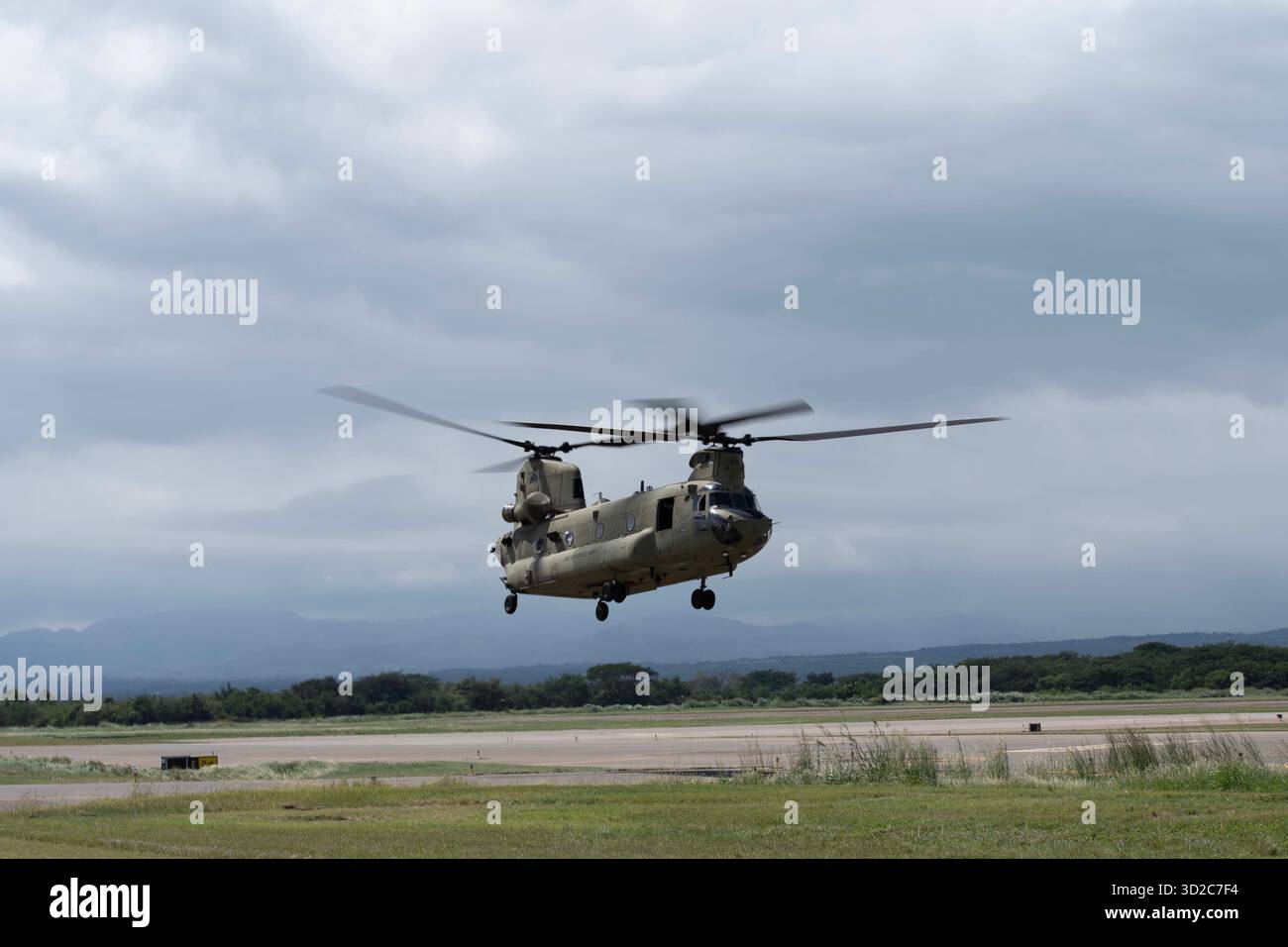 A U.S. Army CH-47 Chinook assigned to the 1st Battalion, 228th Aviation ...