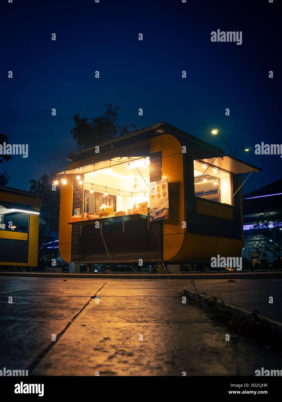 Food booth open night hi-res stock photography and images - Alamy