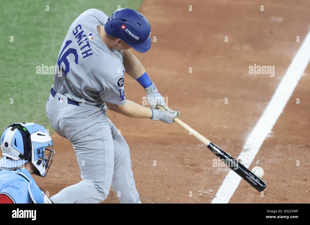 Los Angeles Dodgers Will Smith (16) hits an rbi-double in the third ...