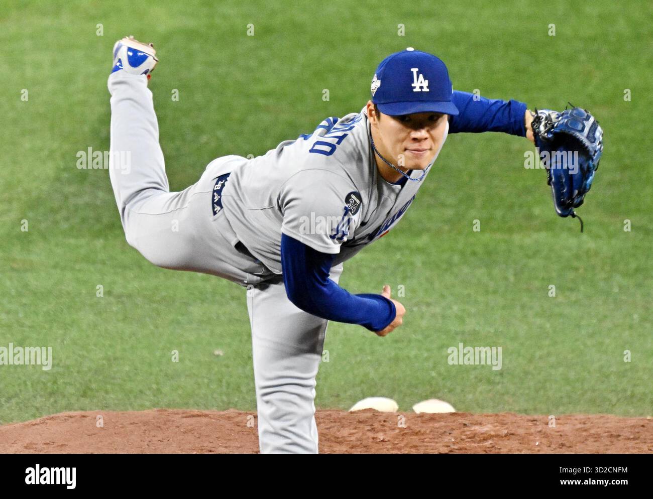 Los Angeles Dodgers starting pitcher Yoshinobu Yamamoto throws a pitch ...