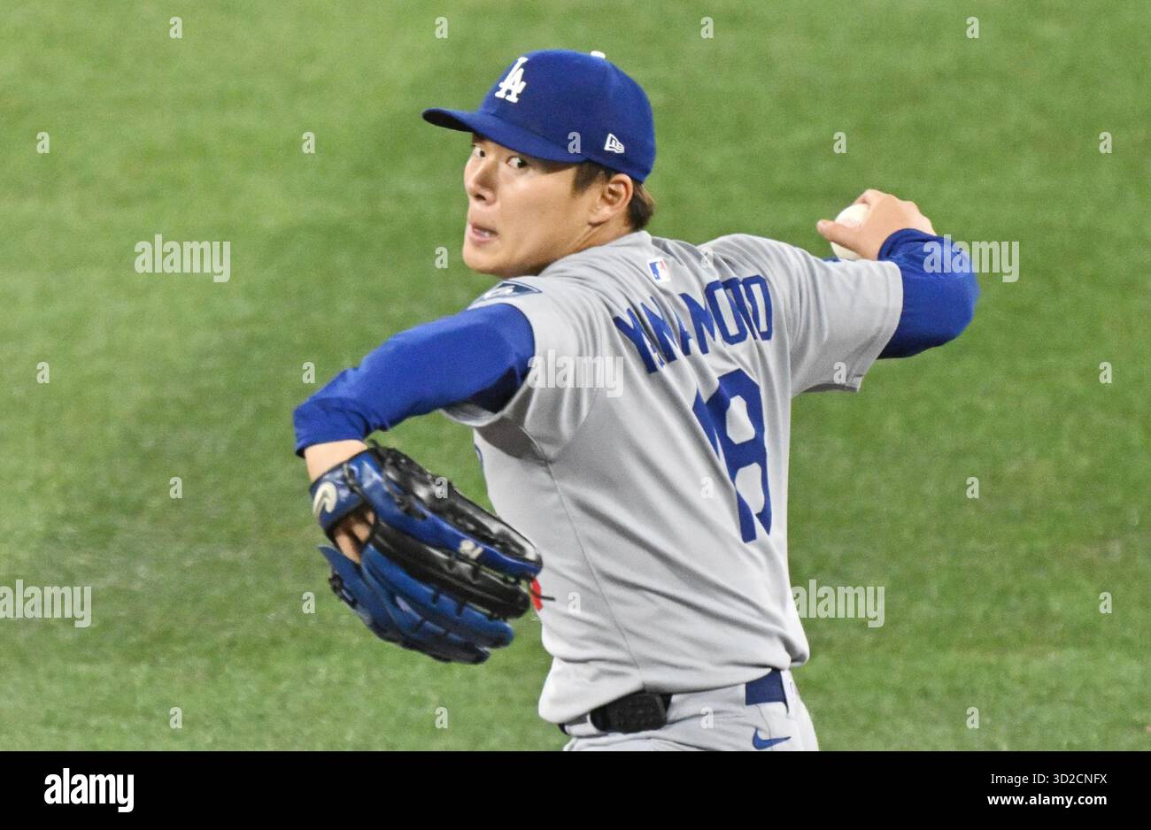 Los Angeles Dodgers starting pitcher Yoshinobu Yamamoto throws a pitch ...