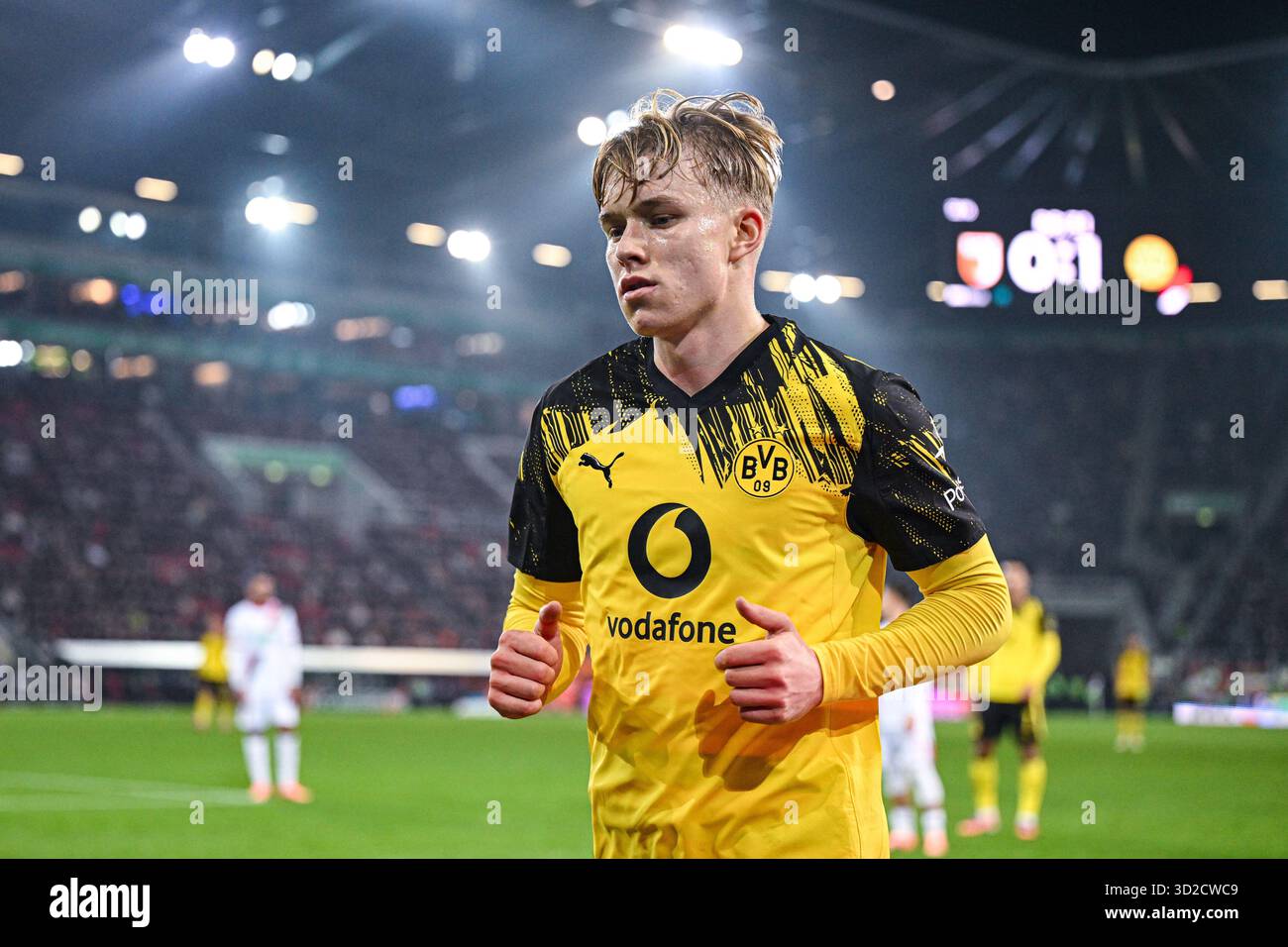 31.10.2025, Fussball, 1. Bundesliga, 9. Spieltag Saison 2025/2026, FC Augsburg - Borussia ...