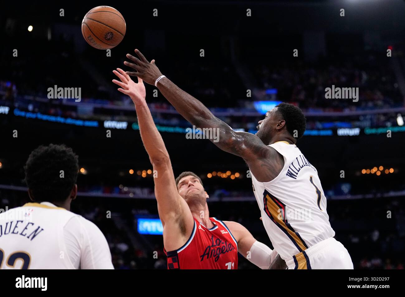 New Orleans Pelicans forward Zion Williamson, right, shoots as Los ...