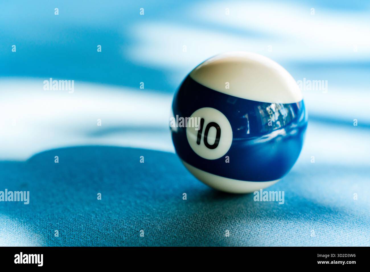 Billiard ball with the number 10 Stock Photo - Alamy