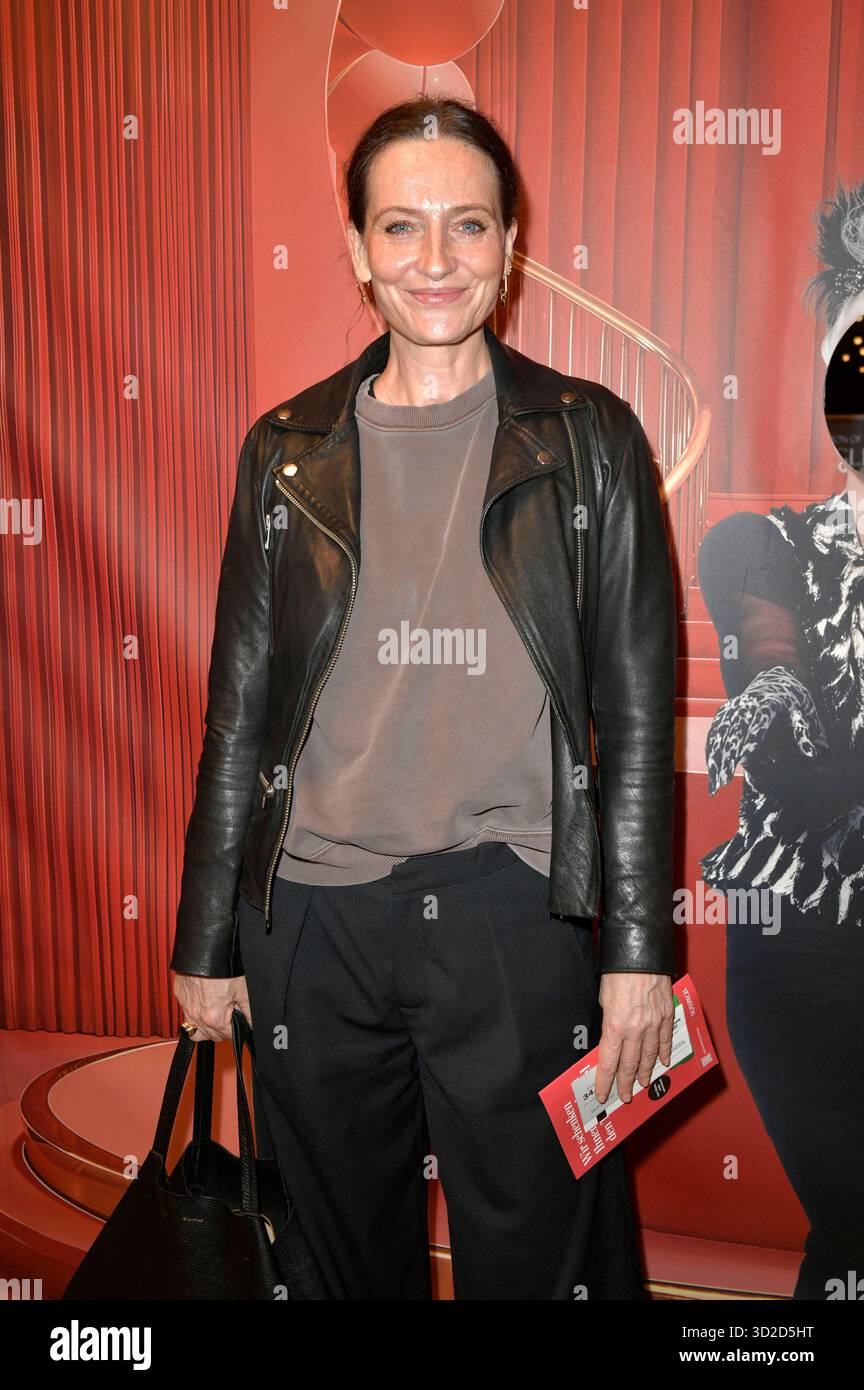 Nicola Ransom bei der Premiere des Theaterstücks Carmen darf nicht ...