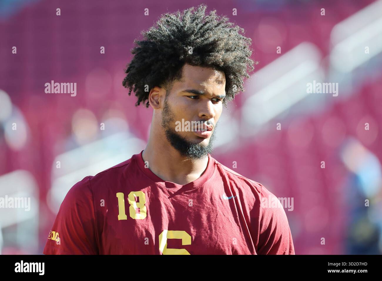 Southern California linebacker Eric Gentry (18) watches pregame warmups ...