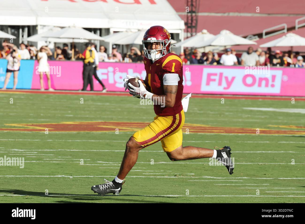 Southern California running back Eli Sanders (1) runs the ball during ...